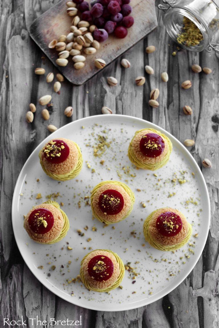 Choux à la pistache, cœur de griotte - Rock the Bretzel