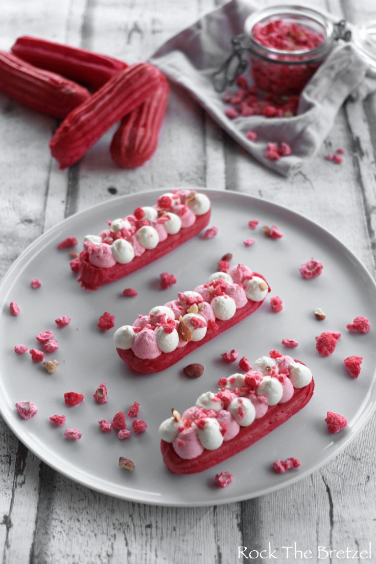 Eclairs aux pralines roses, ganache au litchi et confit de framboises ...