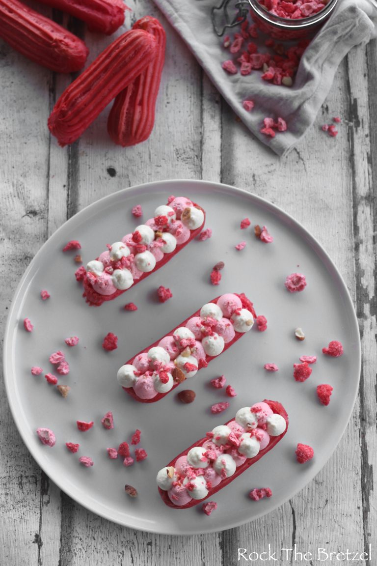 Eclairs aux pralines roses, ganache au litchi et confit de framboises ...